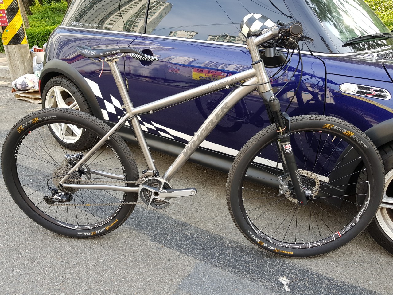 강변mtb 중고자전거 티타늄 휠러 산악자전거 휠러 풀 티타늄 풀xtr 30단 프레임 및 기타 부품 기스 찿기 힘들 만큼 최 강변mtb 자전거 중고