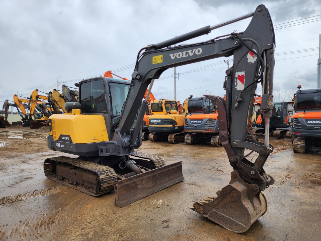 볼보 02 EC60E 17년 신차급 외관 깨끗 /집게장착 / 회전라인 굴삭기 팝니다. ☆장비명: EC60E (코끼리집게+회전라인) ☆... : ♡건설중기매매 /직거래♡ | BAND