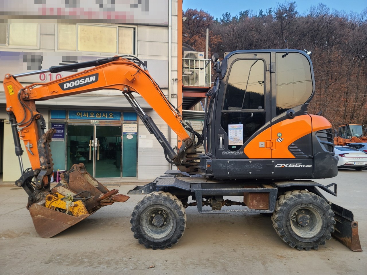 #03타이어 #03W #두산03W굴삭기 #DX55W-5K #풀세트 #코끼리집게 굴삭기 판매 1. 장비명 : 03급 타이어식 굴착기 2... : 굴삭기 어테치 직거래사고팔고 ...