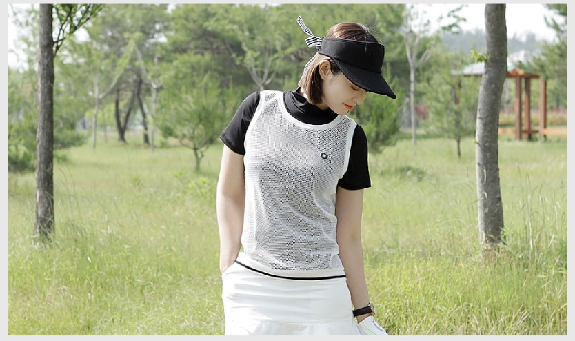 ⛳미우골프 여성 여름 메쉬 조끼 구멍이 송송 뚫린 망사 디자인으로 통풍성이 좋아 땀 건조 흡수력이 뛰어났던 망사 조끼에요 활동 내내 골프마켓중고골프골프용품