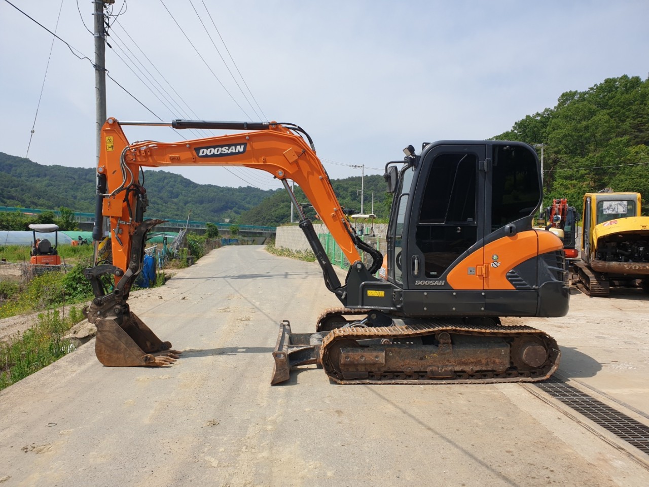 🌞장비 판매합니다.🌞 1.장비명 : 02굴삭기 2.제작사 : 두산 3.모델명 : DX55-5K 코끼리집게 4.연 식 : 2020년 5... : 安心 굴삭기 8949 | BAND