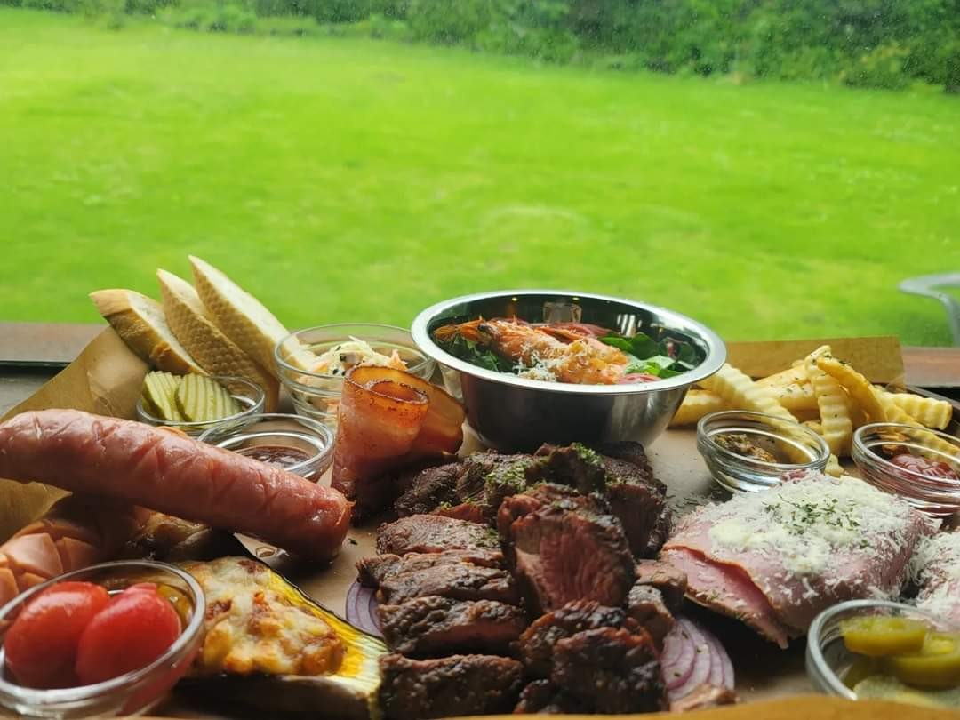 낮맥과 함께 대만식 소세지와 부드러운 안창살스테이크를 즐길수있는 중산간 브런치카페ᆢ부처스인제주 육즙 터지는 부드러운 육질의 스테이크와 샐 제주도즐겨찾기걸으멍