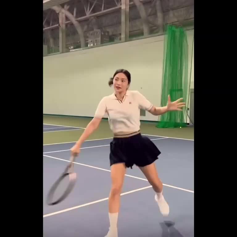 좋은 아침입니다💕20231013 높은 백핸드발리 팁 높은 볼은 힘을 제대로 가해야 하는데 영상에서 보는 바와 같이 라켓을 뒤로 드림매직테니스피플 Band