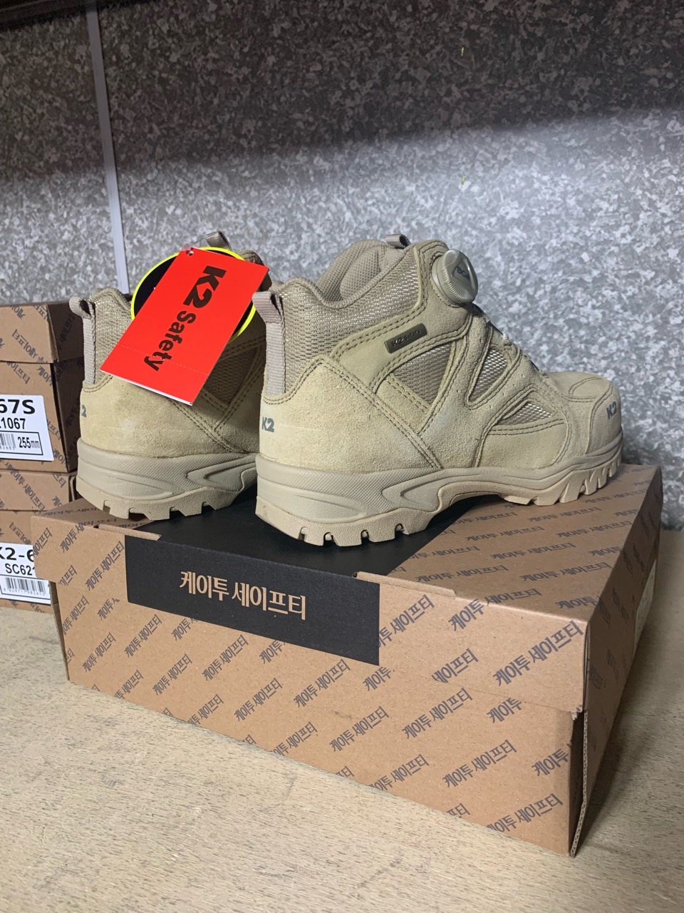 K2-67s 6인치 안전화 판매합니다. 사이즈 - 265 한켤례 인터넷 최저가 - 73000원 판매가 - 55000원 ( 택배비별도 ) ... : 굴착기, 어테치먼트, 부품 ...