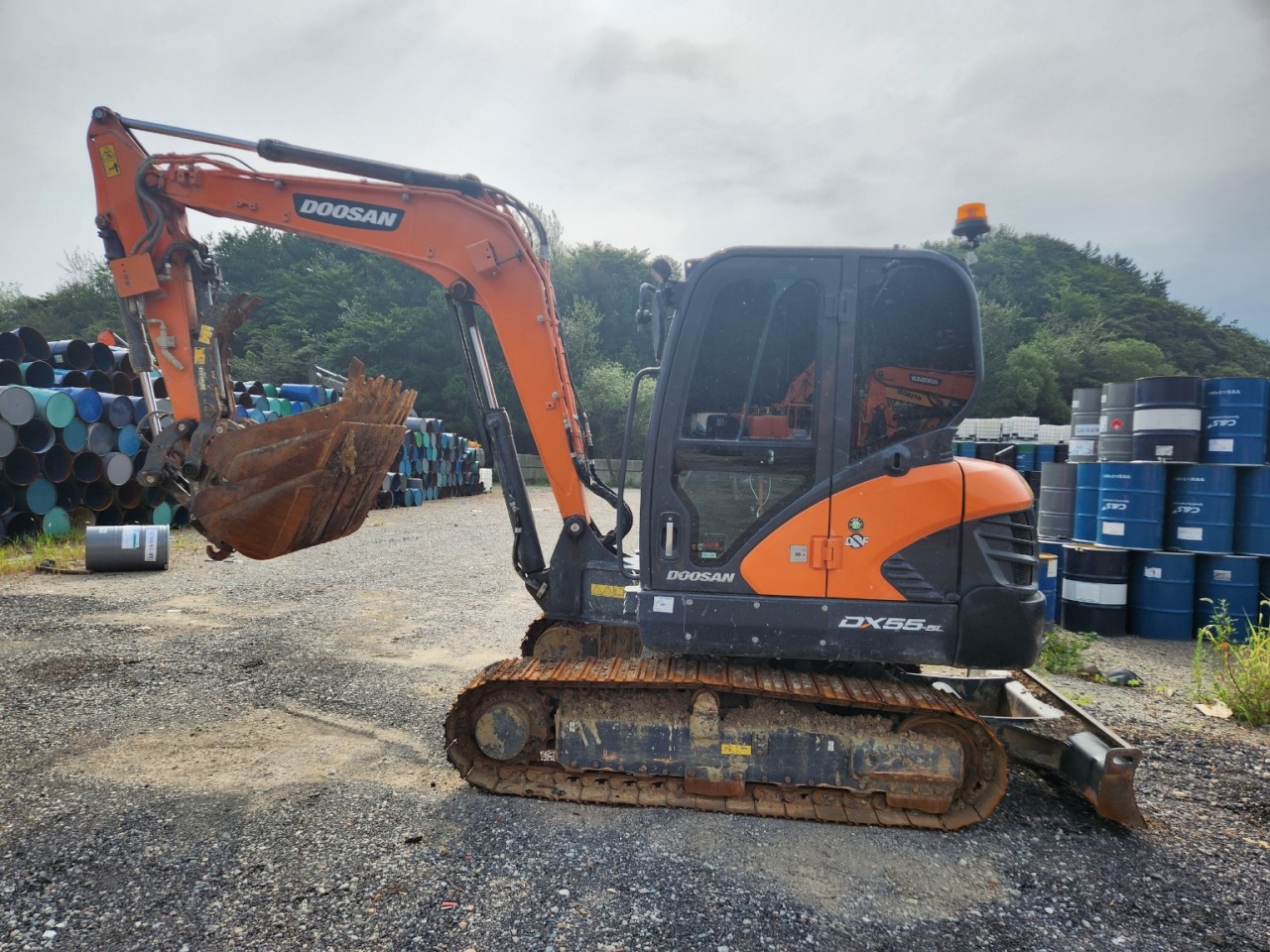 1.장비명 : 굴삭기 2.제작사 : 두산 3.모델명 : DX55-5L (집게,저가동) 4.연 식 : 2021년 5.가동시간 : 2300시... : #크라샤/어테치먼트/신품 ...