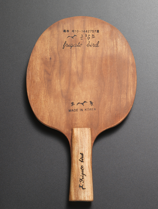 탁구란~~ 기구 입니다 그기구는 자기하고 궁합이 잘맞아야 좋은 라켓 입니다 즉 디자인 팬홀더 로타리 쉐이크 중팬 피스트 권총 라켓 기 서프라이즈탁구용품